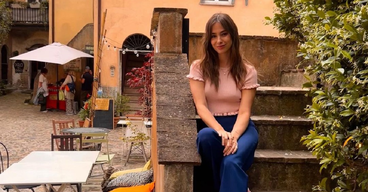 Camilla Ghini alla conduzione di "105 Village" nel fine settimana